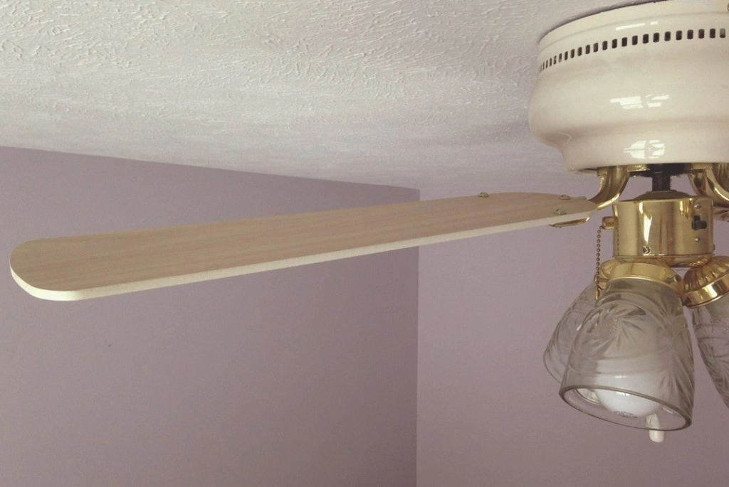 How To Clean A Ceiling Fan for Dust-Free Blades | Molly Maid